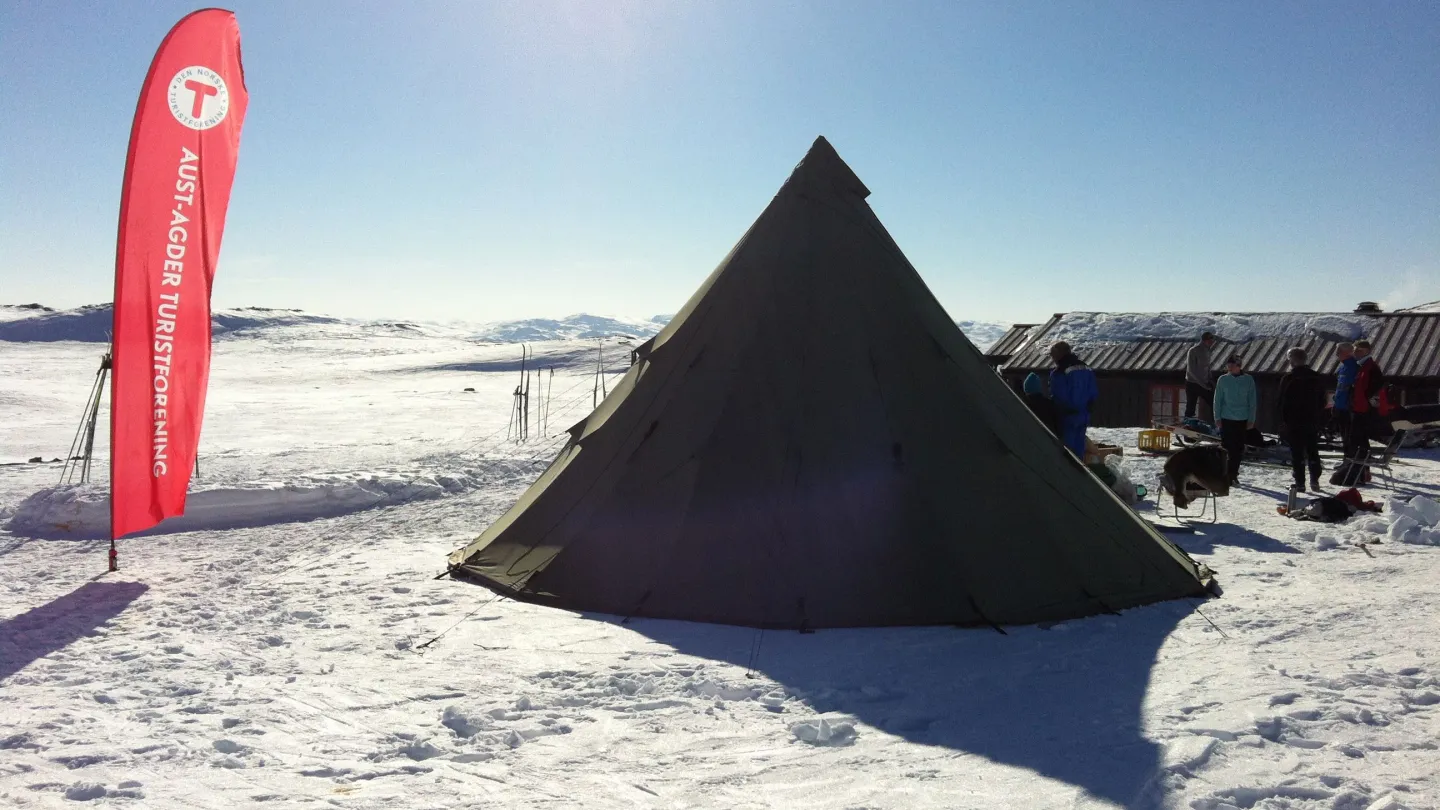Tjørnbrotbu – DNT-hytte | Hovden.com